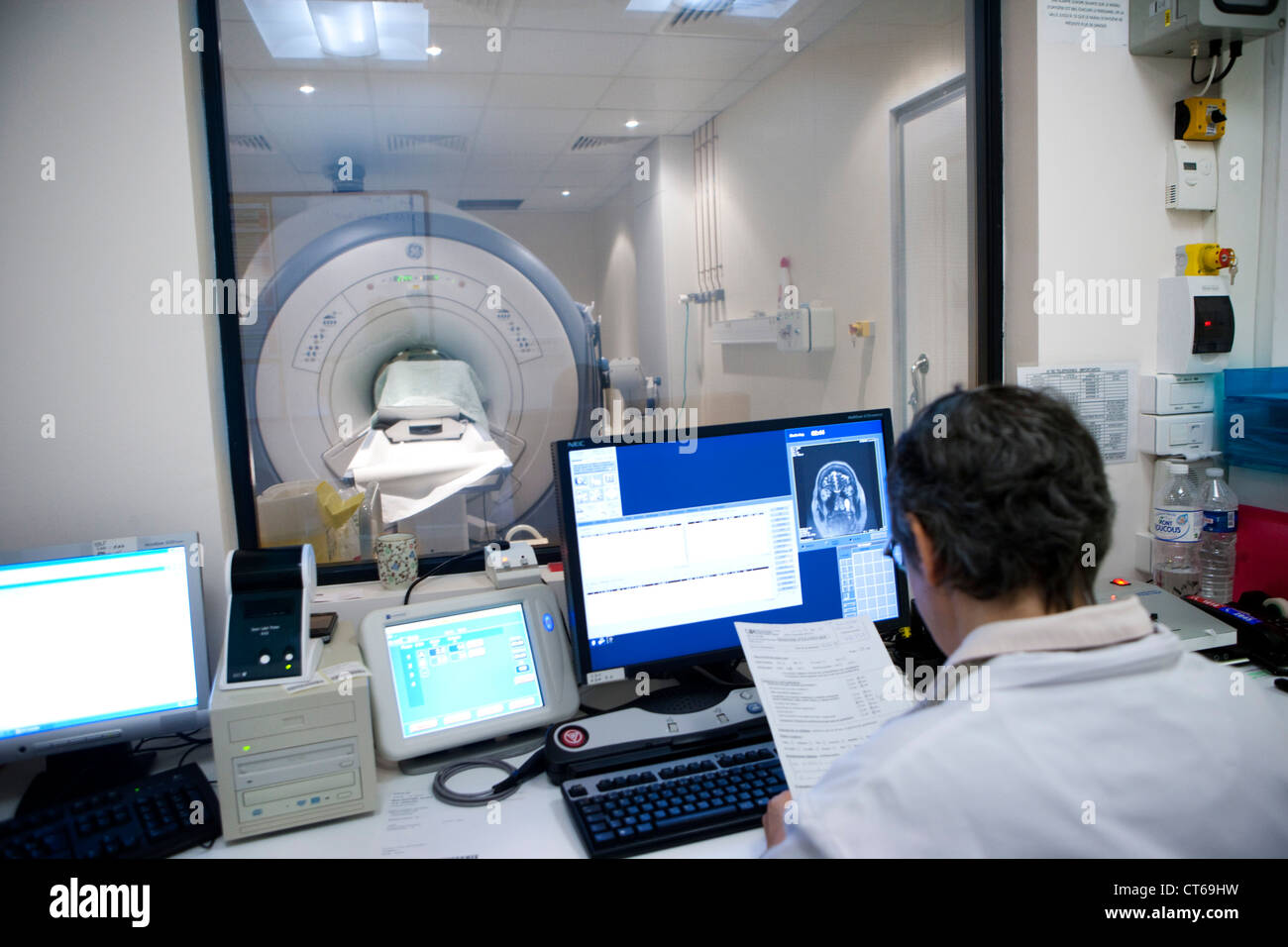Human head mri hi-res stock photography and images - Alamy