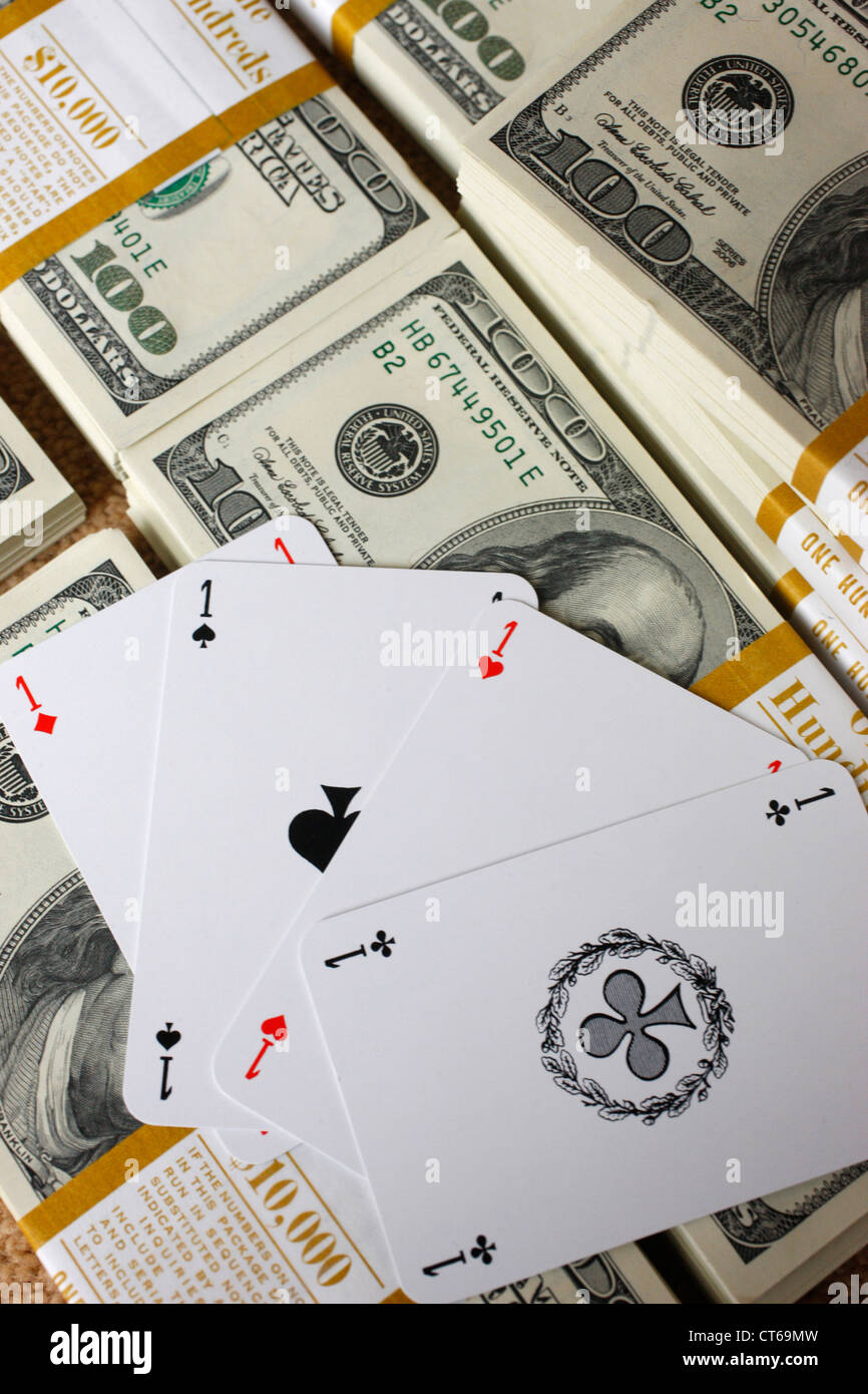 Playing card texture hi-res stock photography and images - Alamy