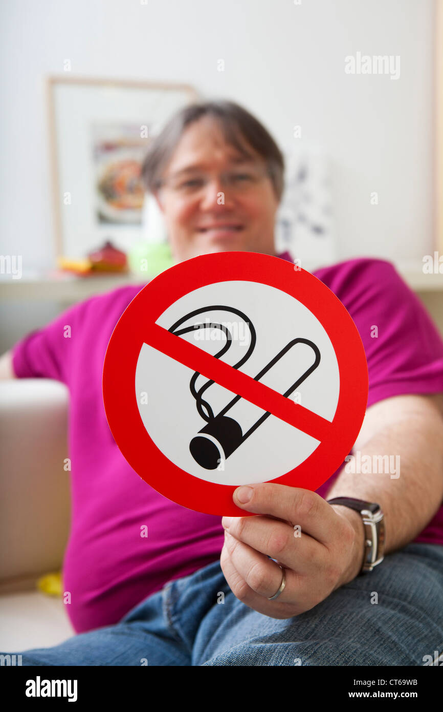 No smoking signal hi-res stock photography and images - Alamy