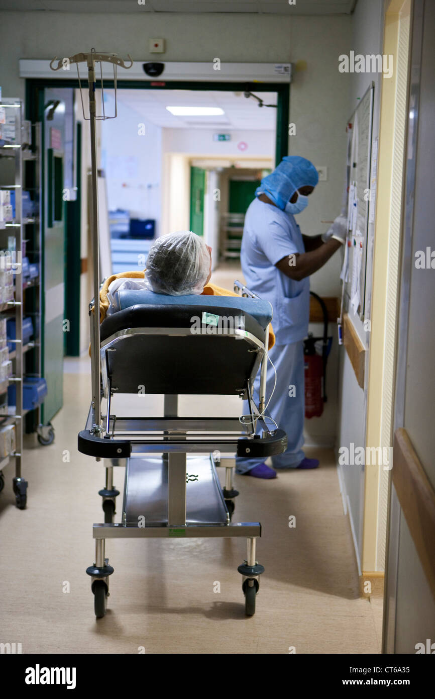 Stretcher beds hi-res stock photography and images - Alamy
