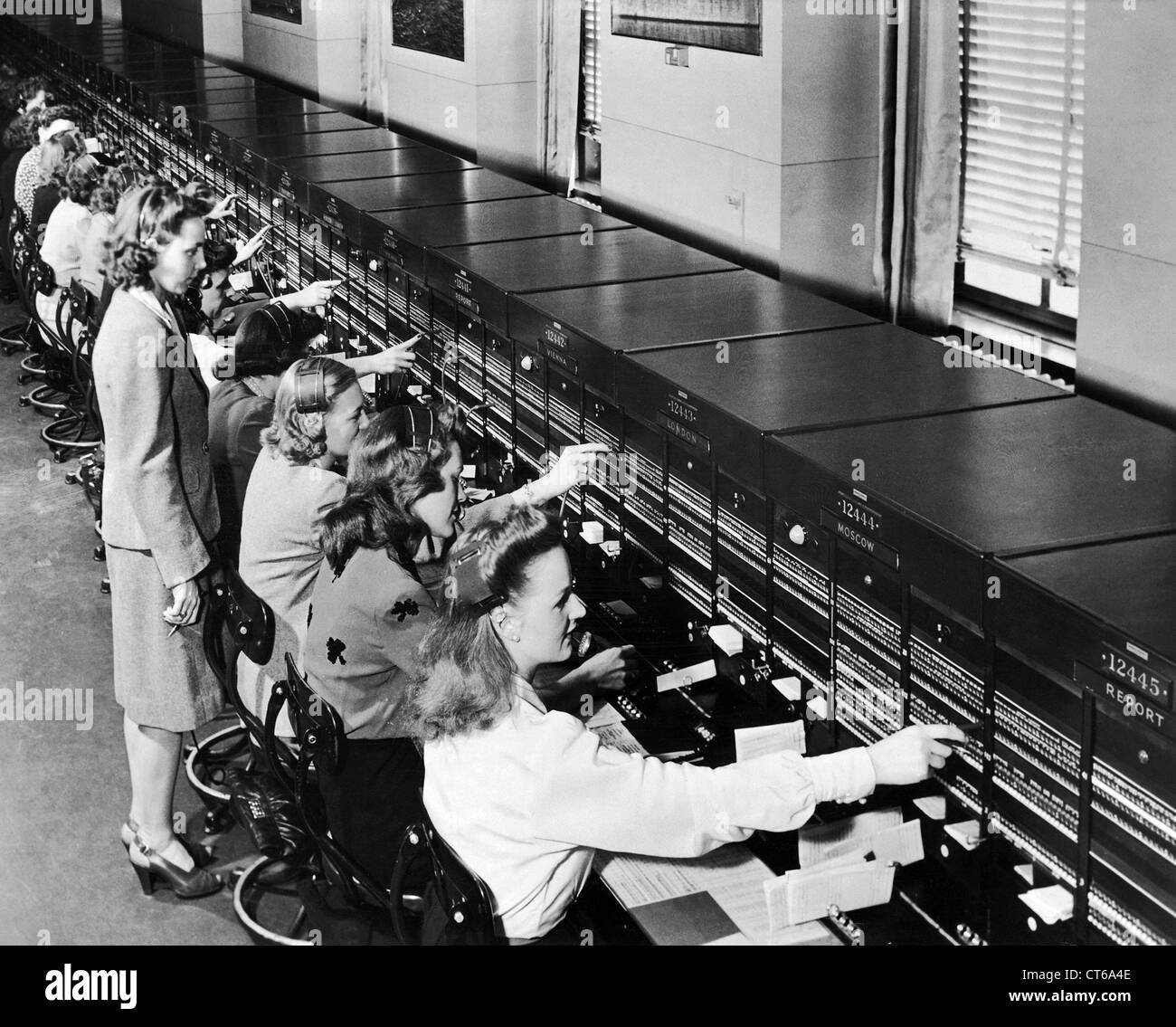 Switchboard operator vintage Black and White Stock Photos & Images - Alamy