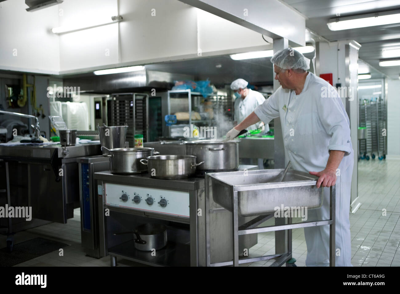 Kitchen staff preparation hospital hi-res stock photography and images ...