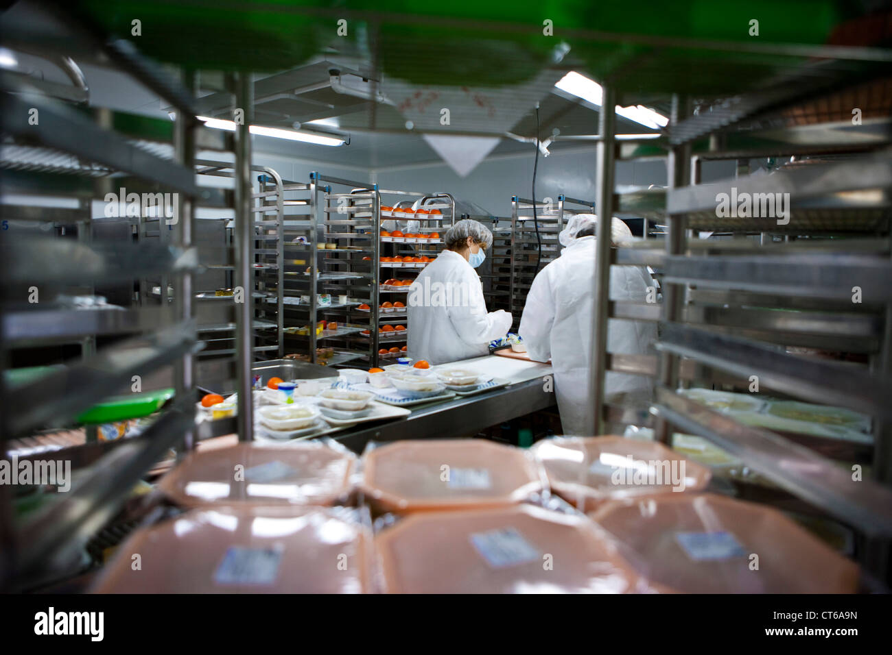 Hospital kitchen service hi-res stock photography and images - Alamy