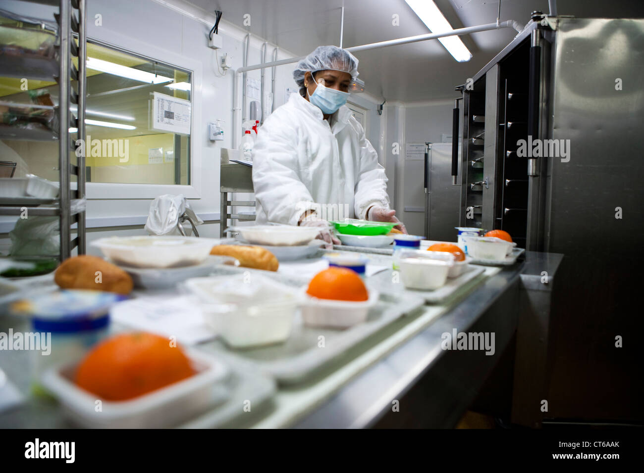 Kitchen staff preparation hospital hi-res stock photography and images ...