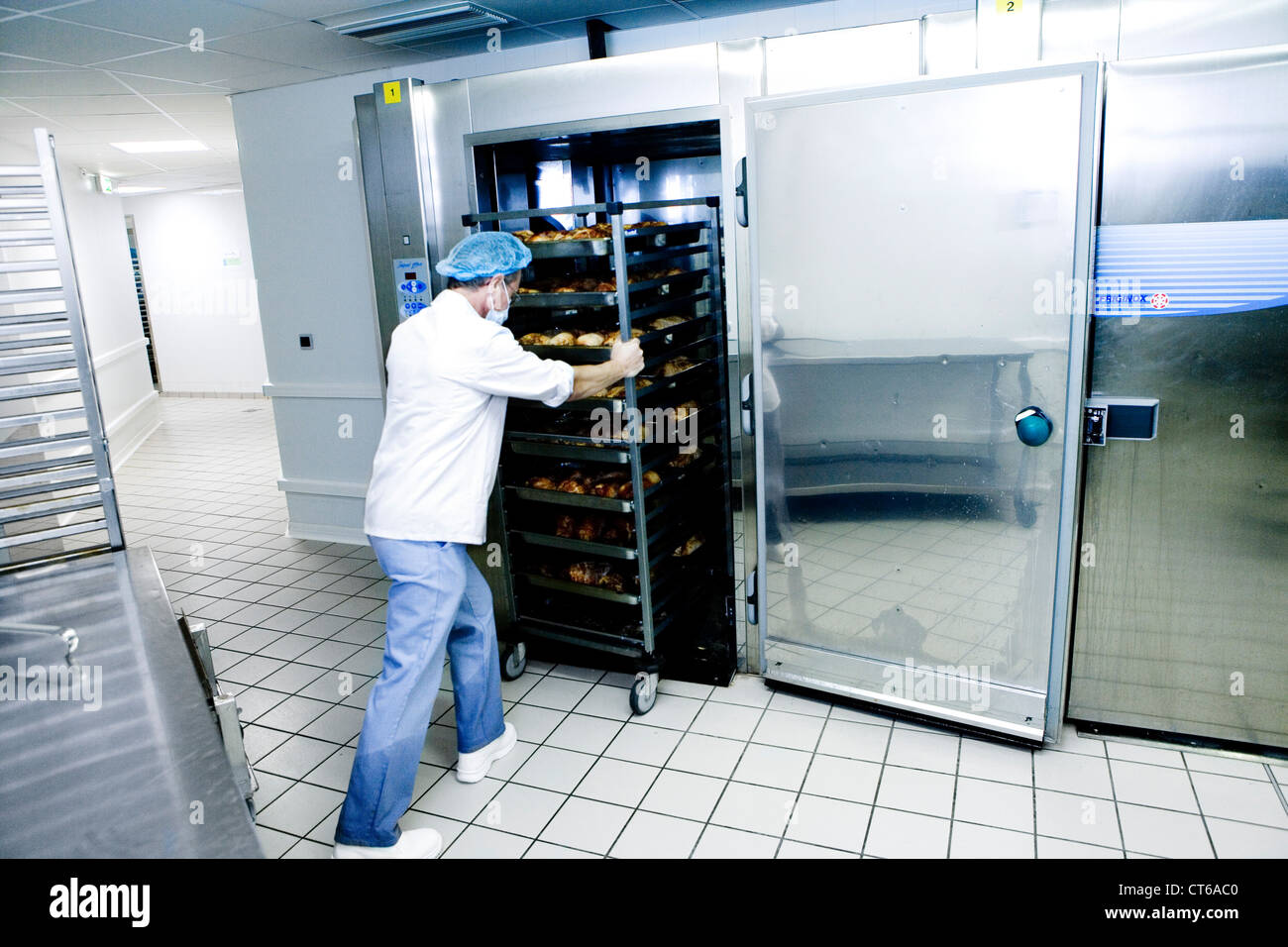 Hospital food trolley hi-res stock photography and images - Alamy