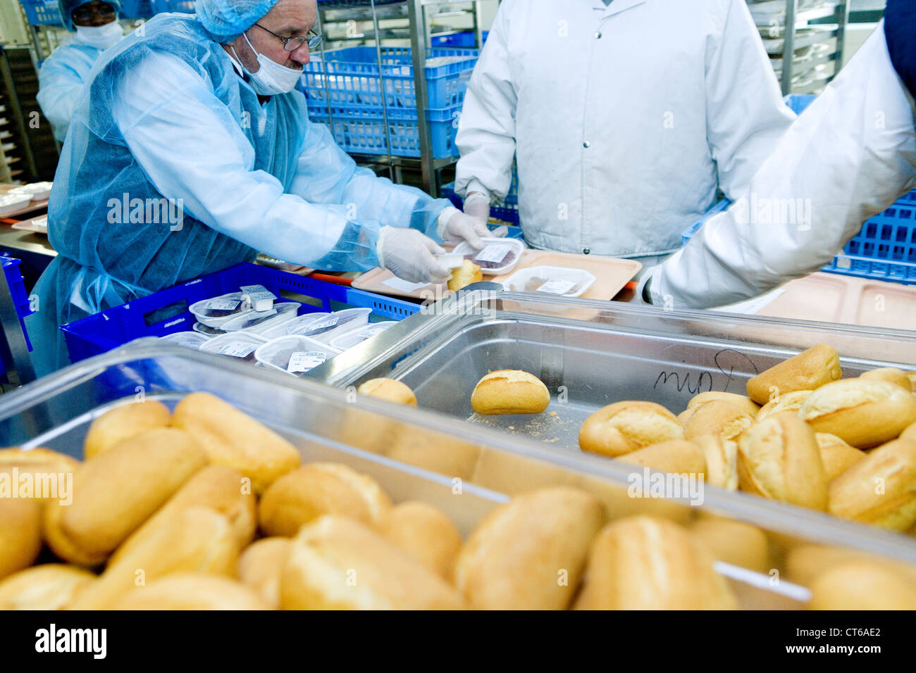 Kitchen staff preparation hospital hi-res stock photography and images ...