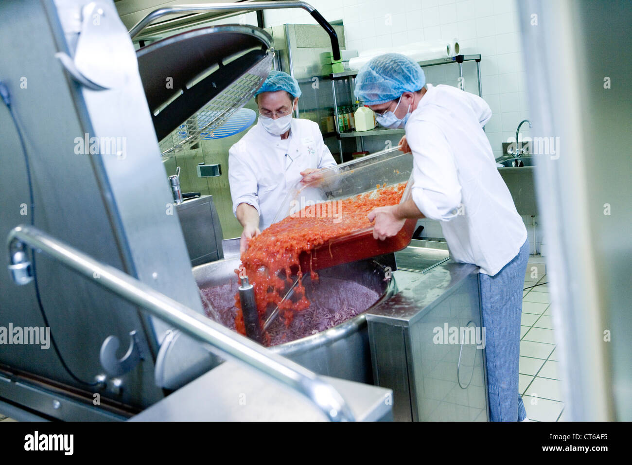 Kitchen staff preparation hospital hi-res stock photography and images ...