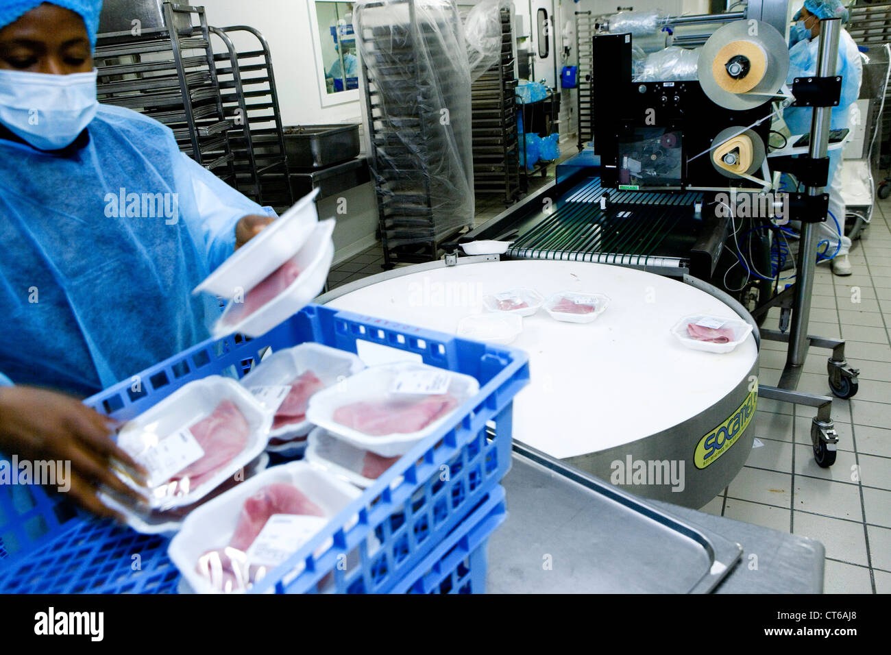 Kitchen staff preparation hospital hi-res stock photography and images ...