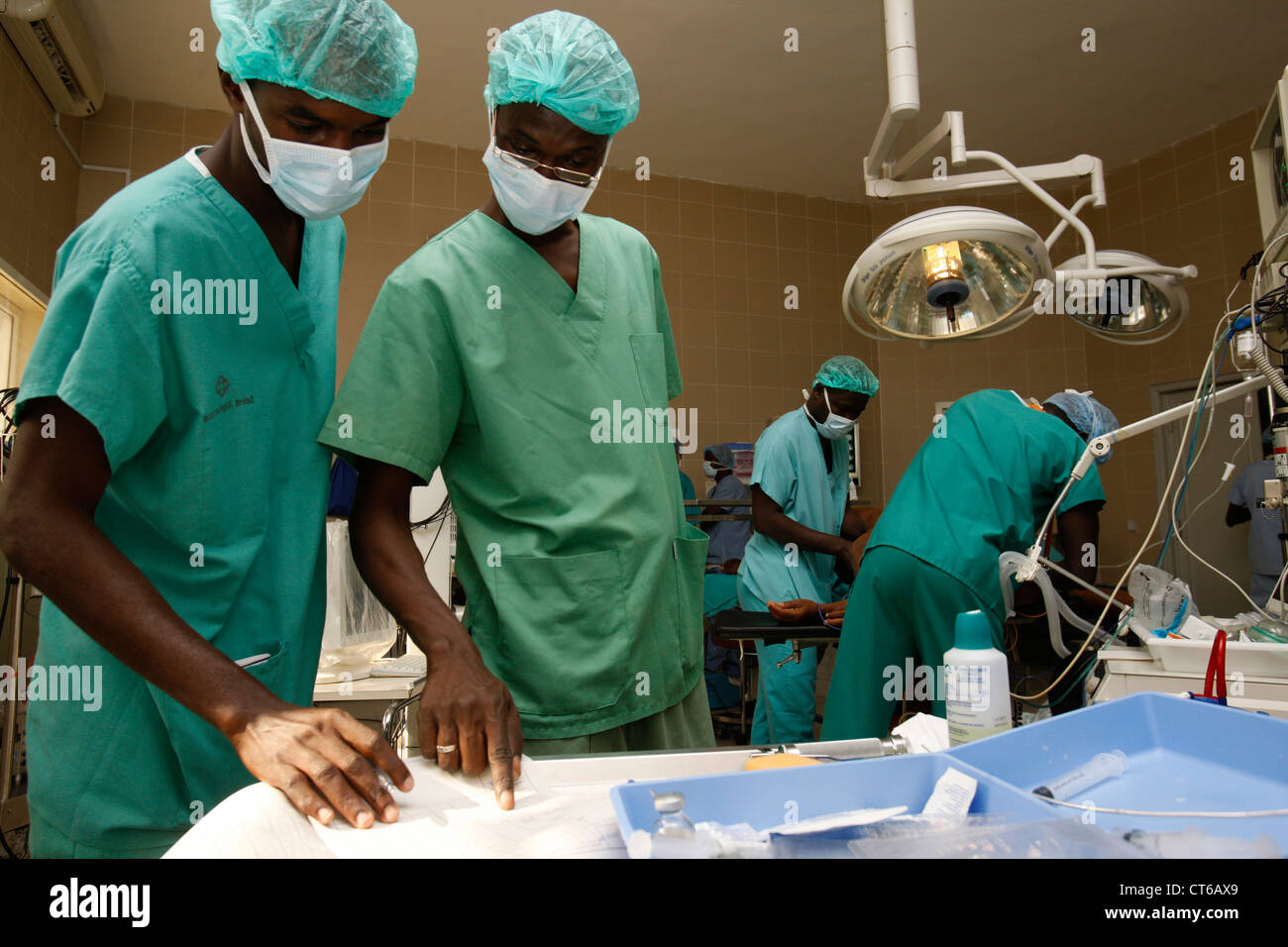 SURGERY IN AFRICA Stock Photo - Alamy
