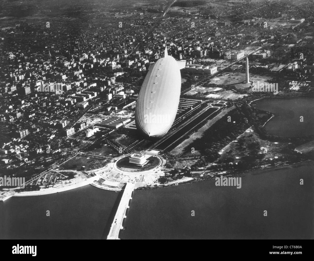 USS Akron dirigible over the Lincoln Memorial, Washington, DC Stock ...