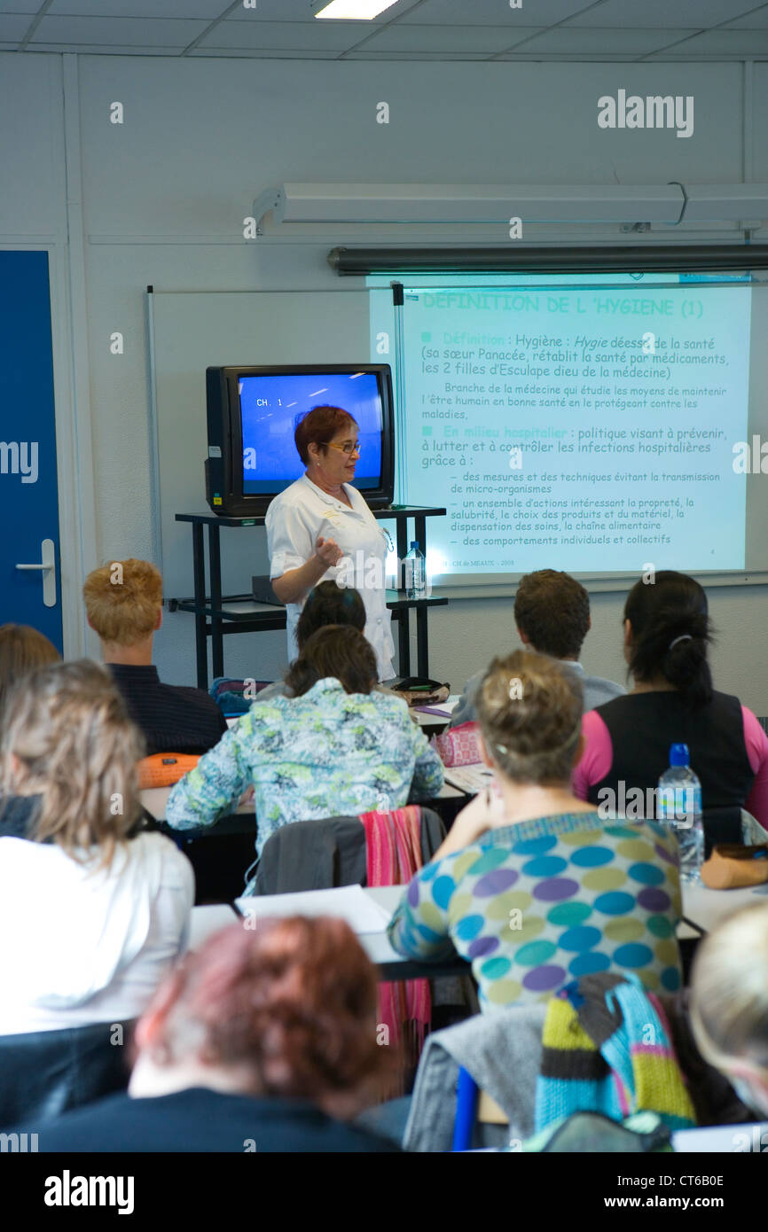 Nursing students teaching hospital hi-res stock photography and images ...