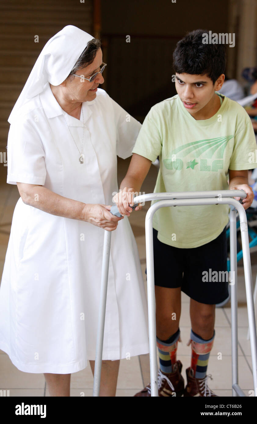 Walker child handicap hi-res stock photography and images - Alamy