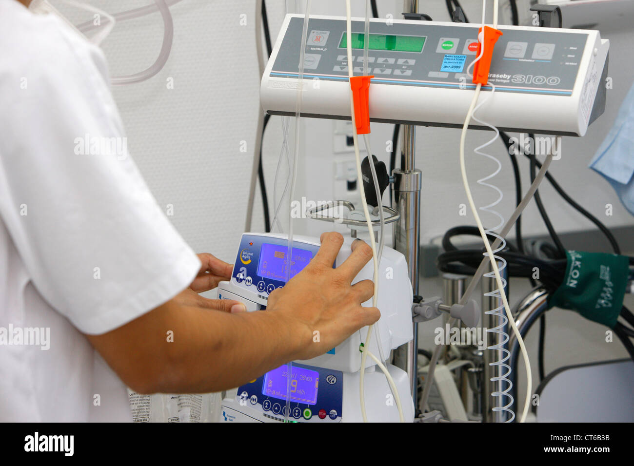 Chemotherapy pumps hi-res stock photography and images - Alamy