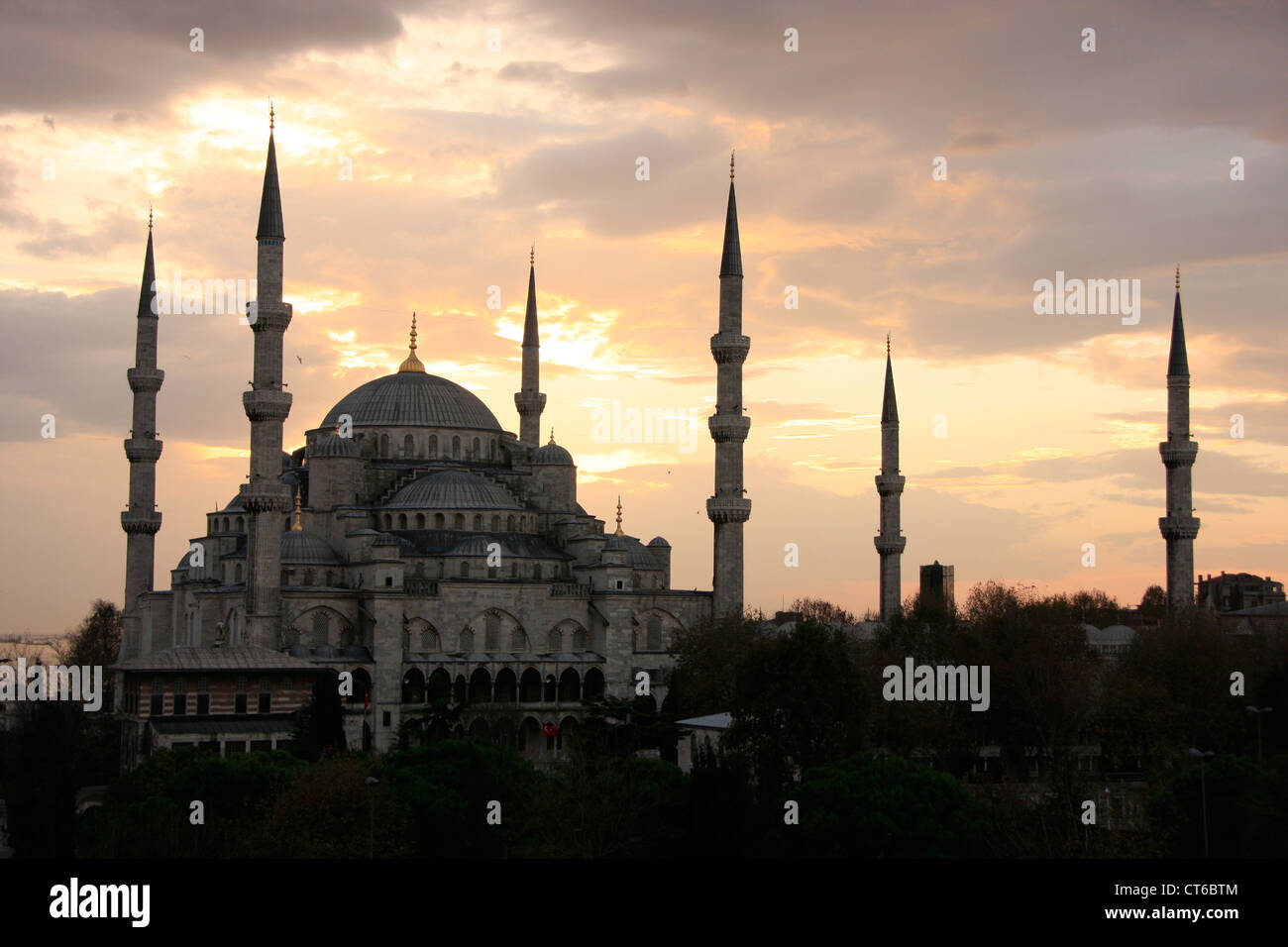 Exterior view of Sultan Ahmed Mosque at sunset, Sultanahmet, Istanbul ...