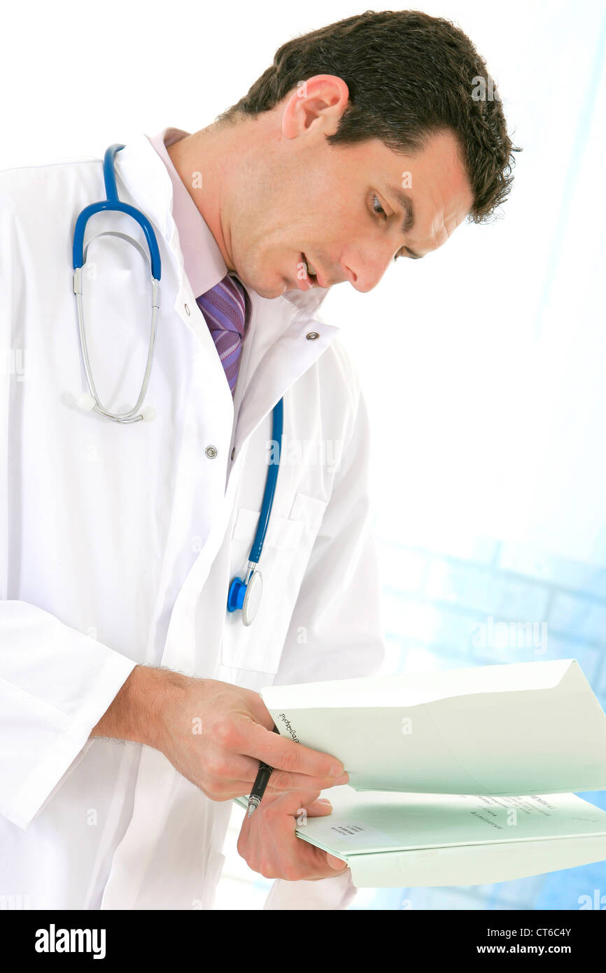 DOCTOR IN HOSPITAL Stock Photo - Alamy