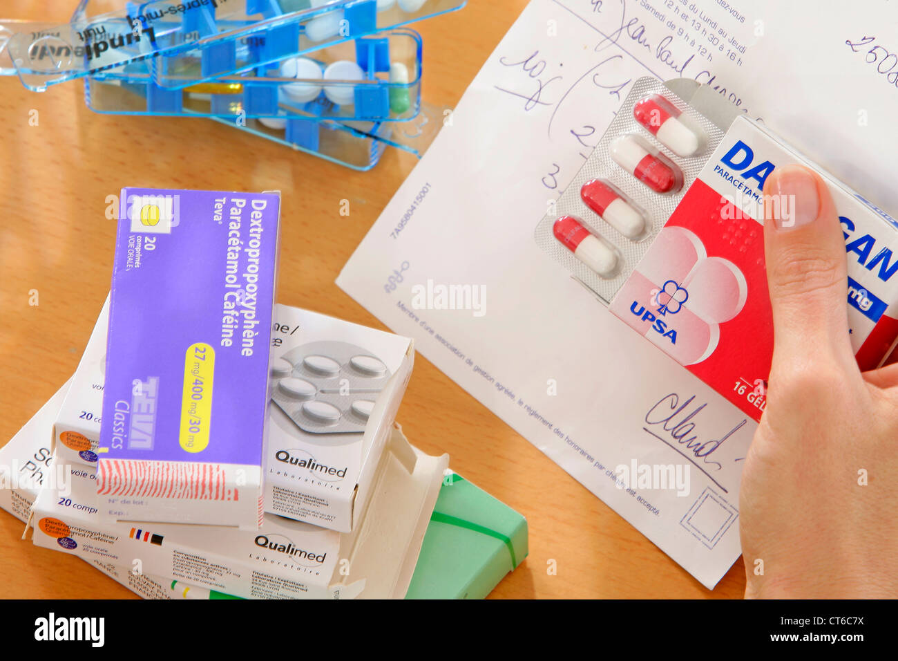 Pain killer medication hi-res stock photography and images - Alamy