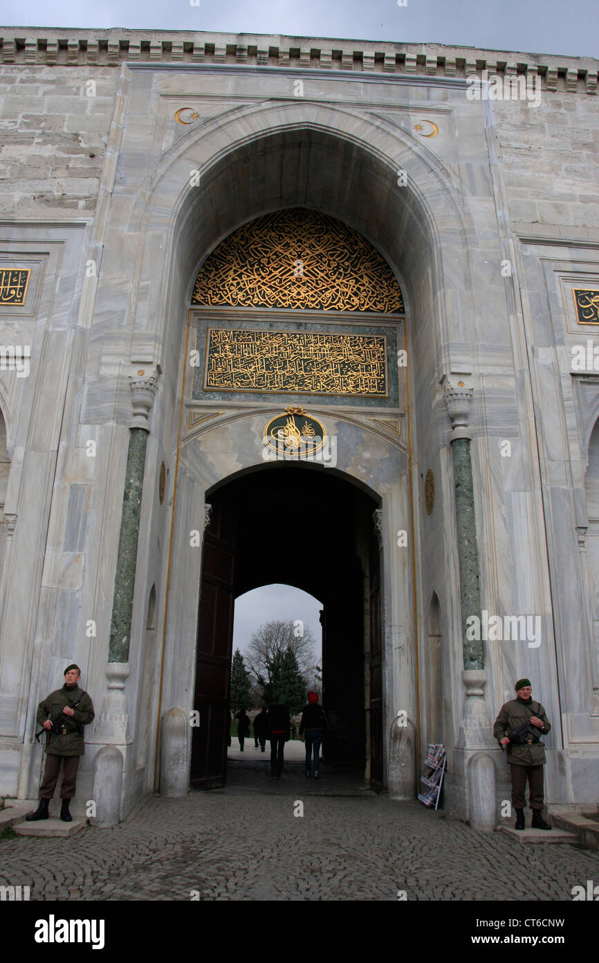 Imperial gate topkapi palace hi-res stock photography and images - Alamy