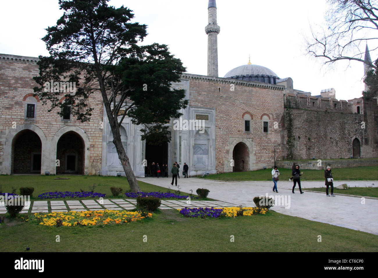 The First courtyard, Topkapi Palace, Sultanahmet, Istanbul, Turkey ...