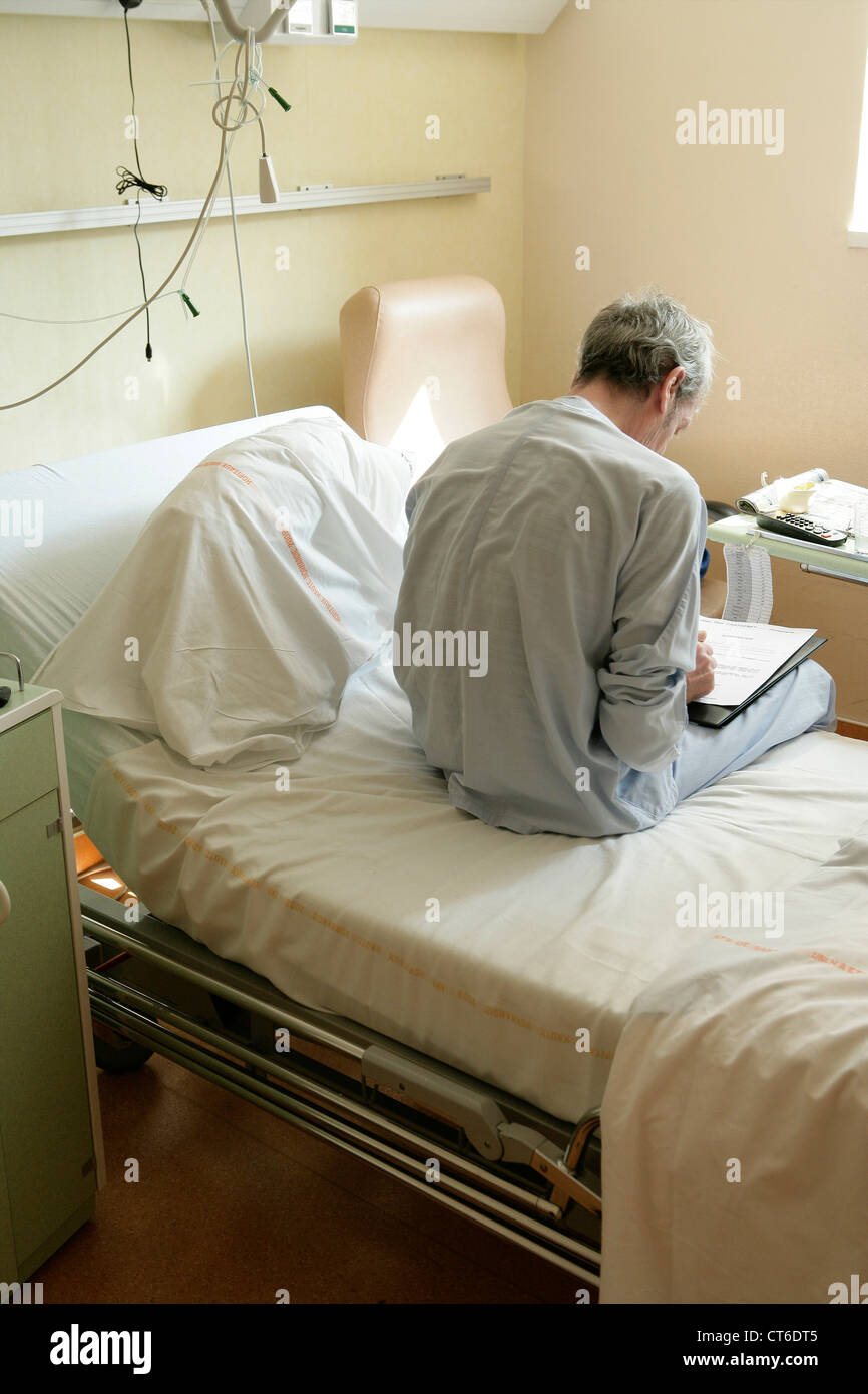 MAN HOSPITAL PATIENT Stock Photo - Alamy