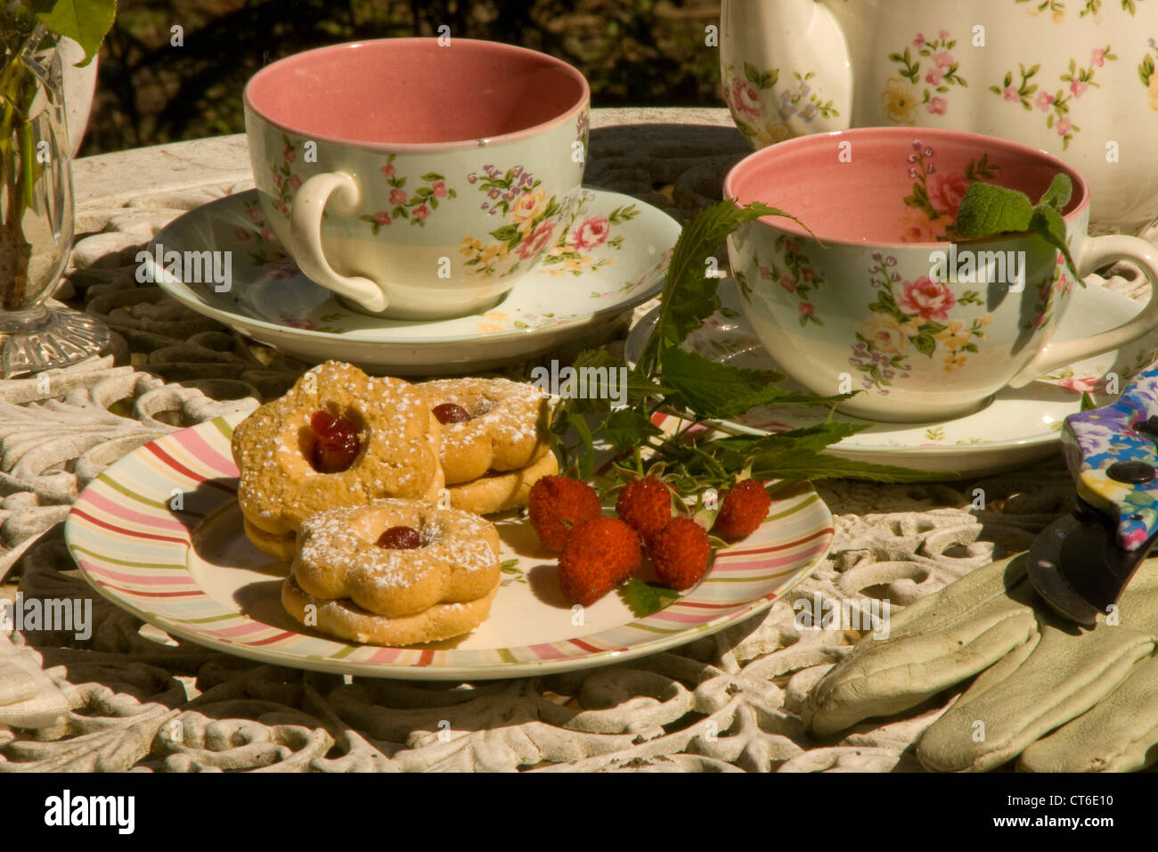 Outdoor garden setting for morning tea Stock Photo - Alamy