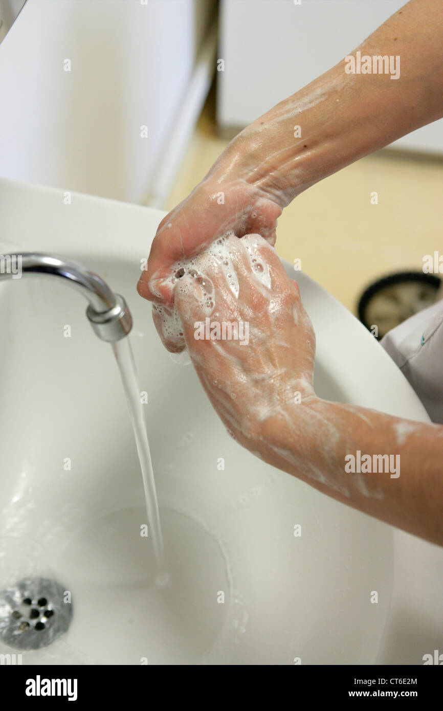 HAND WASHING IN HOSPITAL Stock Photo - Alamy