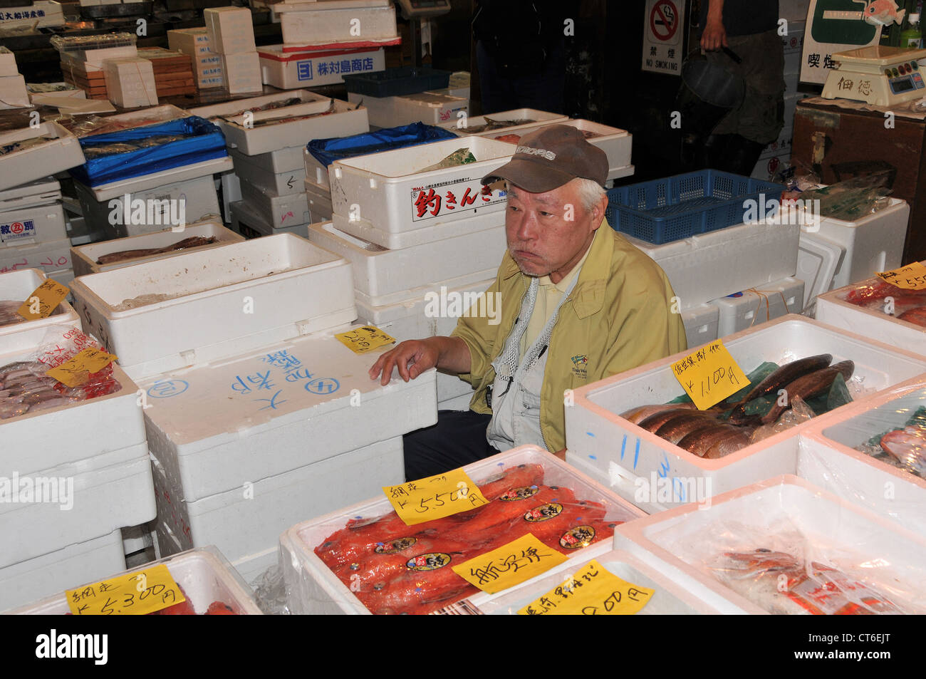 Inside the japanese fish market hi-res stock photography and images - Alamy