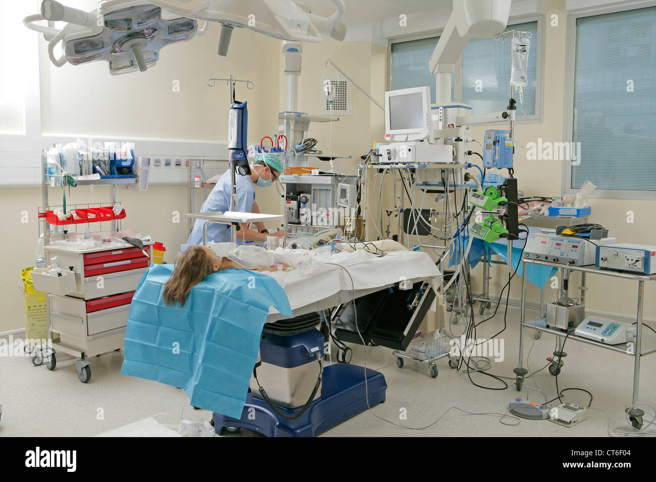 CHILD IN SURGERY Stock Photo - Alamy