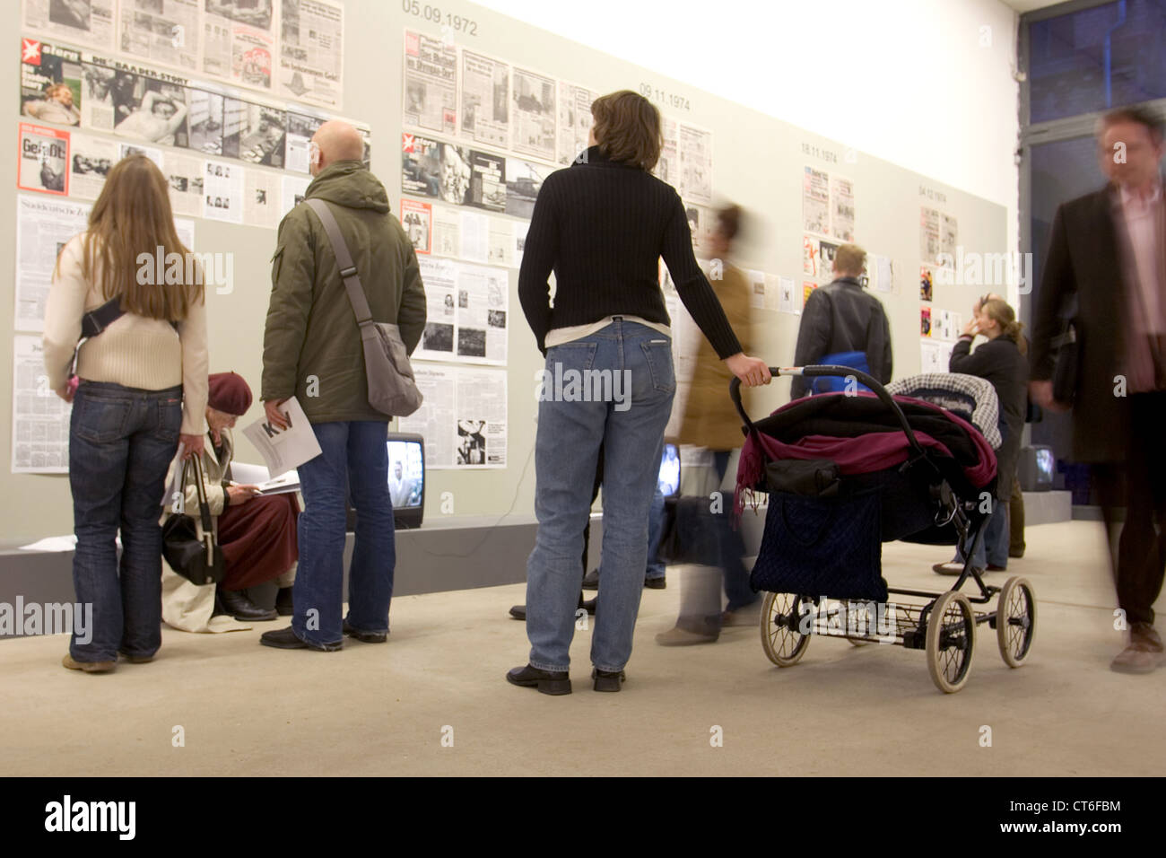 Exhibition stand woman hi-res stock photography and images - Alamy