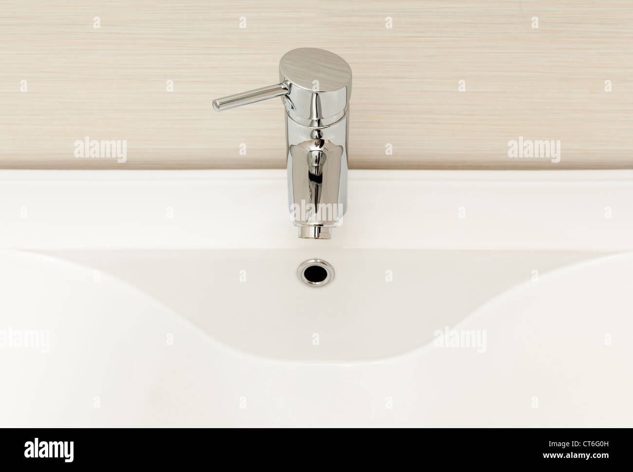 Modern tap with white ceramic sink Stock Photo - Alamy