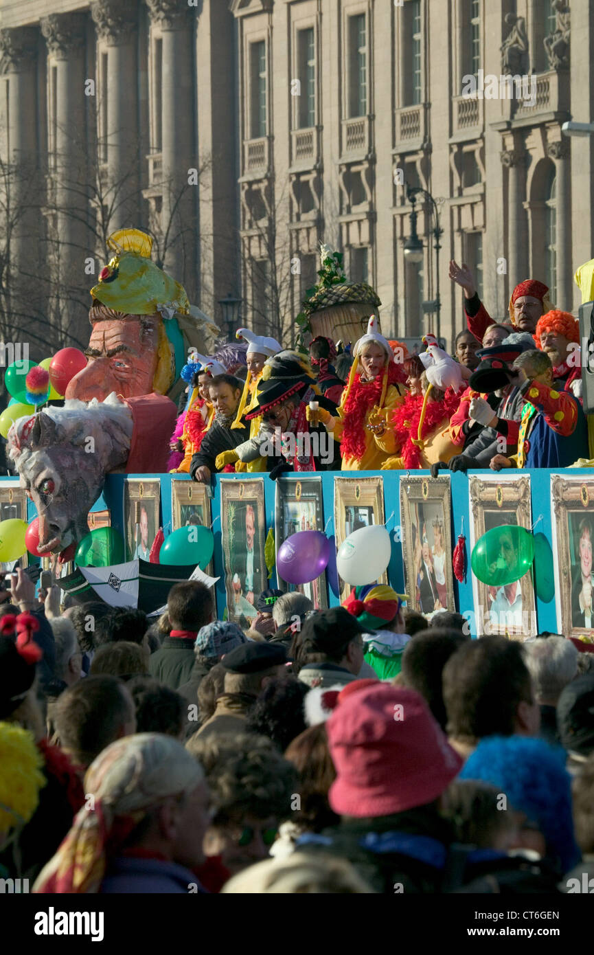 Berlin, Unter den Linden carnival parade Stock Photo - Alamy