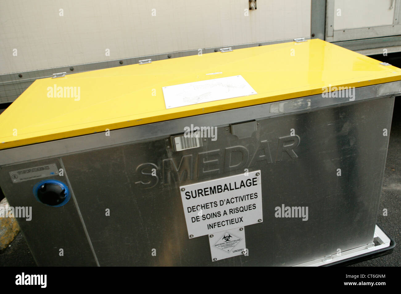 Biohazard infectious waste container hi-res stock photography and ...