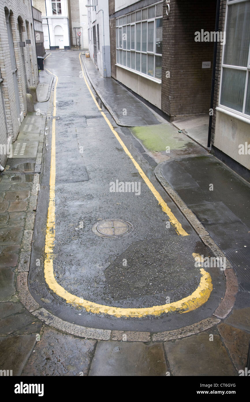 Yellow u shape hi-res stock photography and images - Alamy