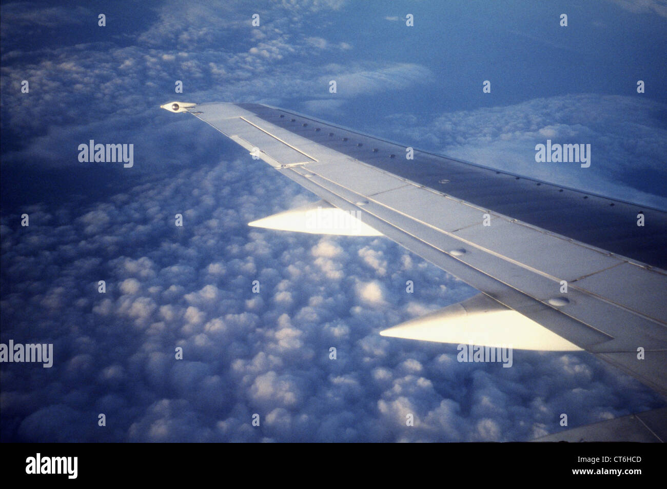 View wing from airplane hi-res stock photography and images - Alamy