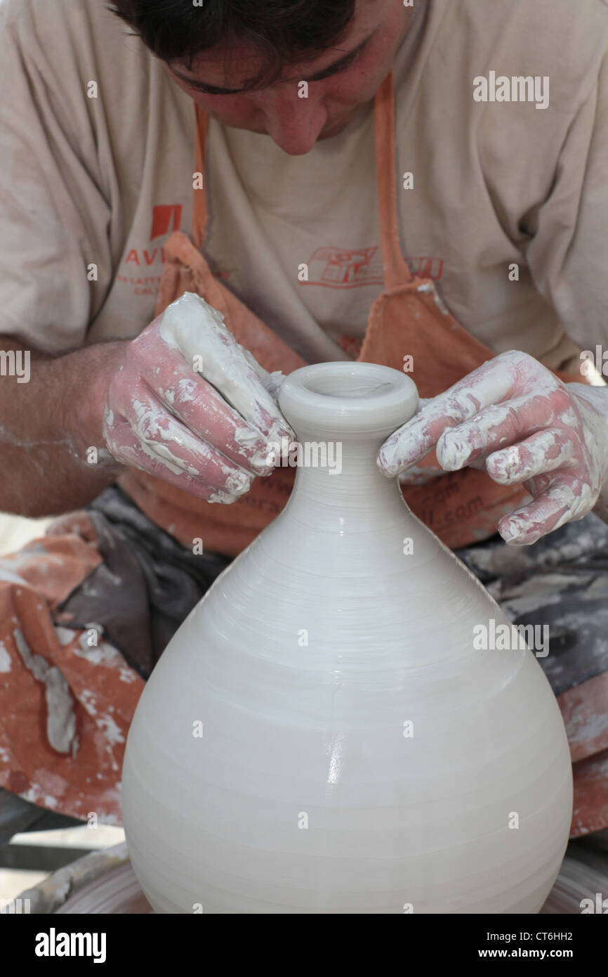 Pottery scale hi-res stock photography and images - Alamy