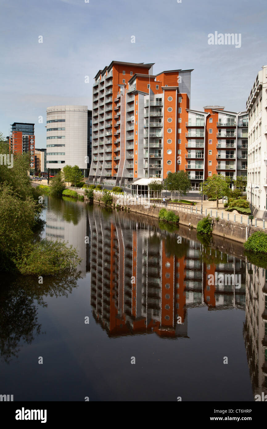 Modern riverside flats hi-res stock photography and images - Alamy