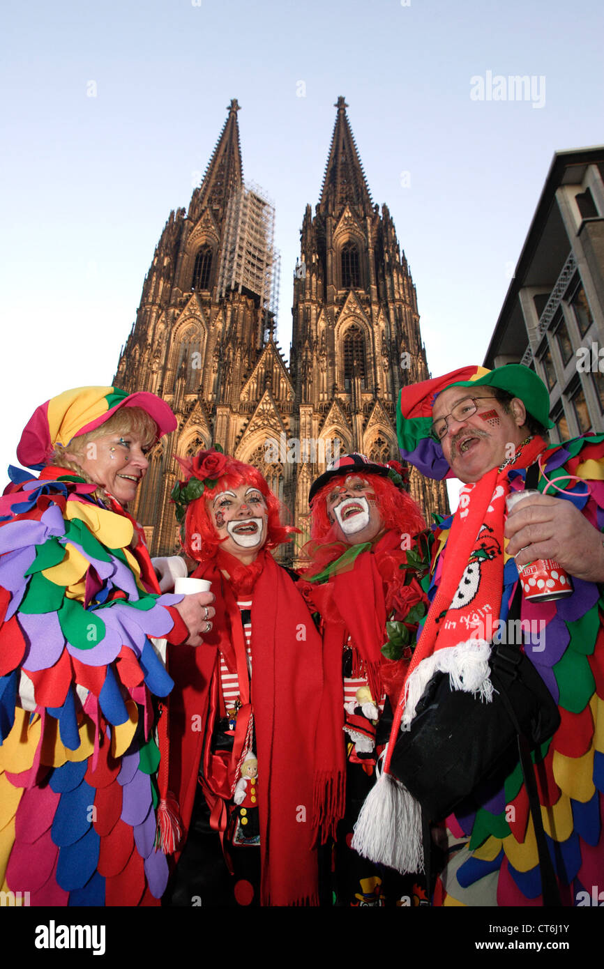 Women carnival cologne cathedral hi-res stock photography and images ...