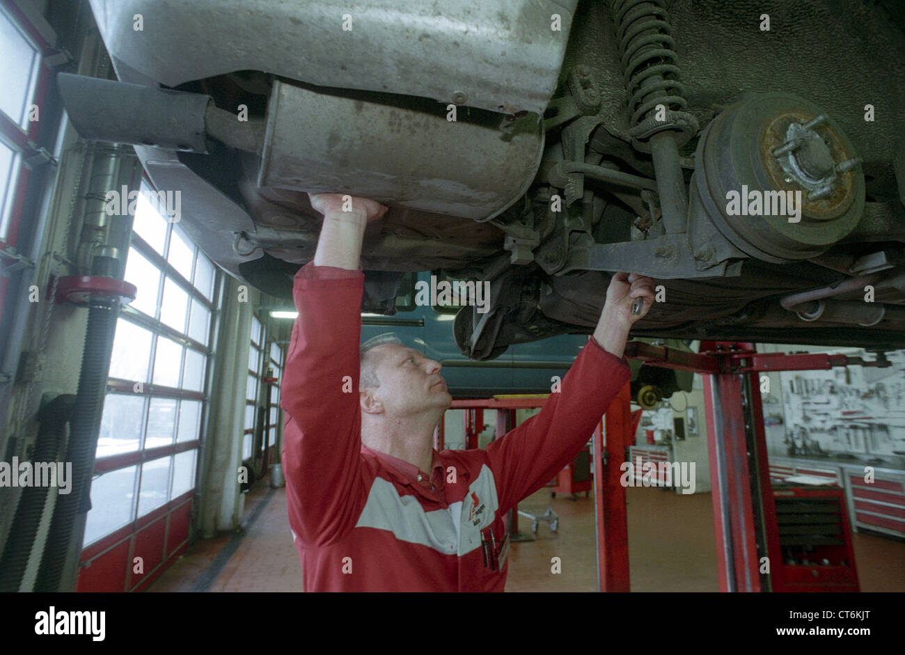Exhaust system repair hi-res stock photography and images - Alamy