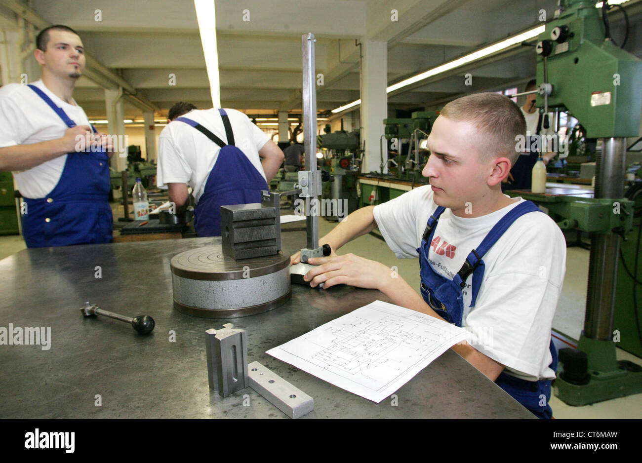 Measure training workshop hi-res stock photography and images - Alamy