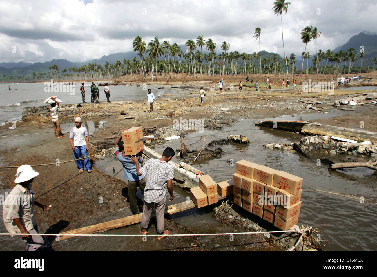 Unloading of relief goods for tsunami victims Stock Photo - Alamy