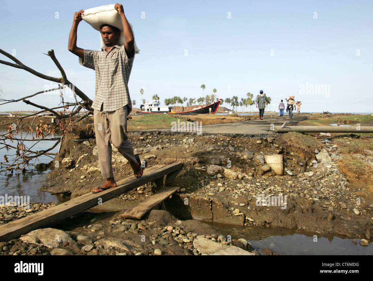 Human relief goods hi-res stock photography and images - Alamy