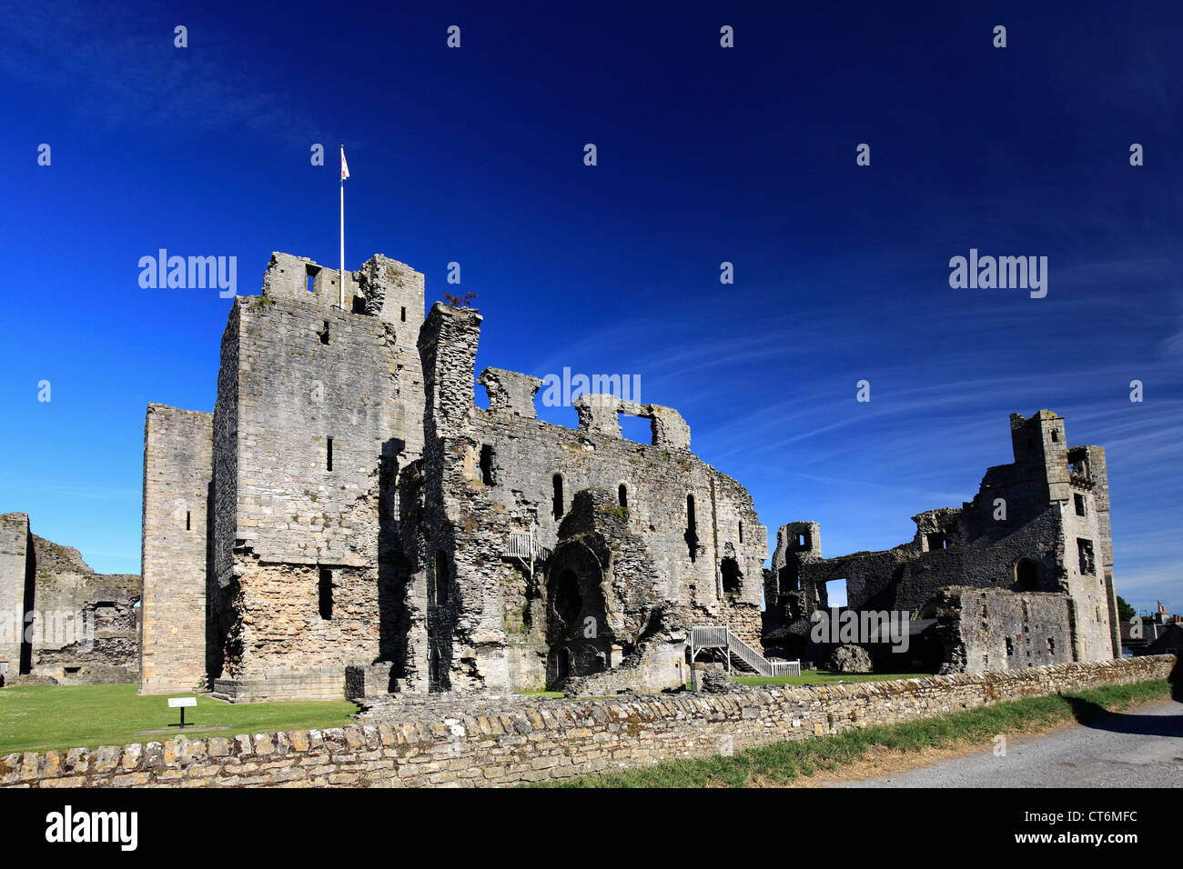 Ruins of Middleham castle, Middleham village, North Yorkshire County ...