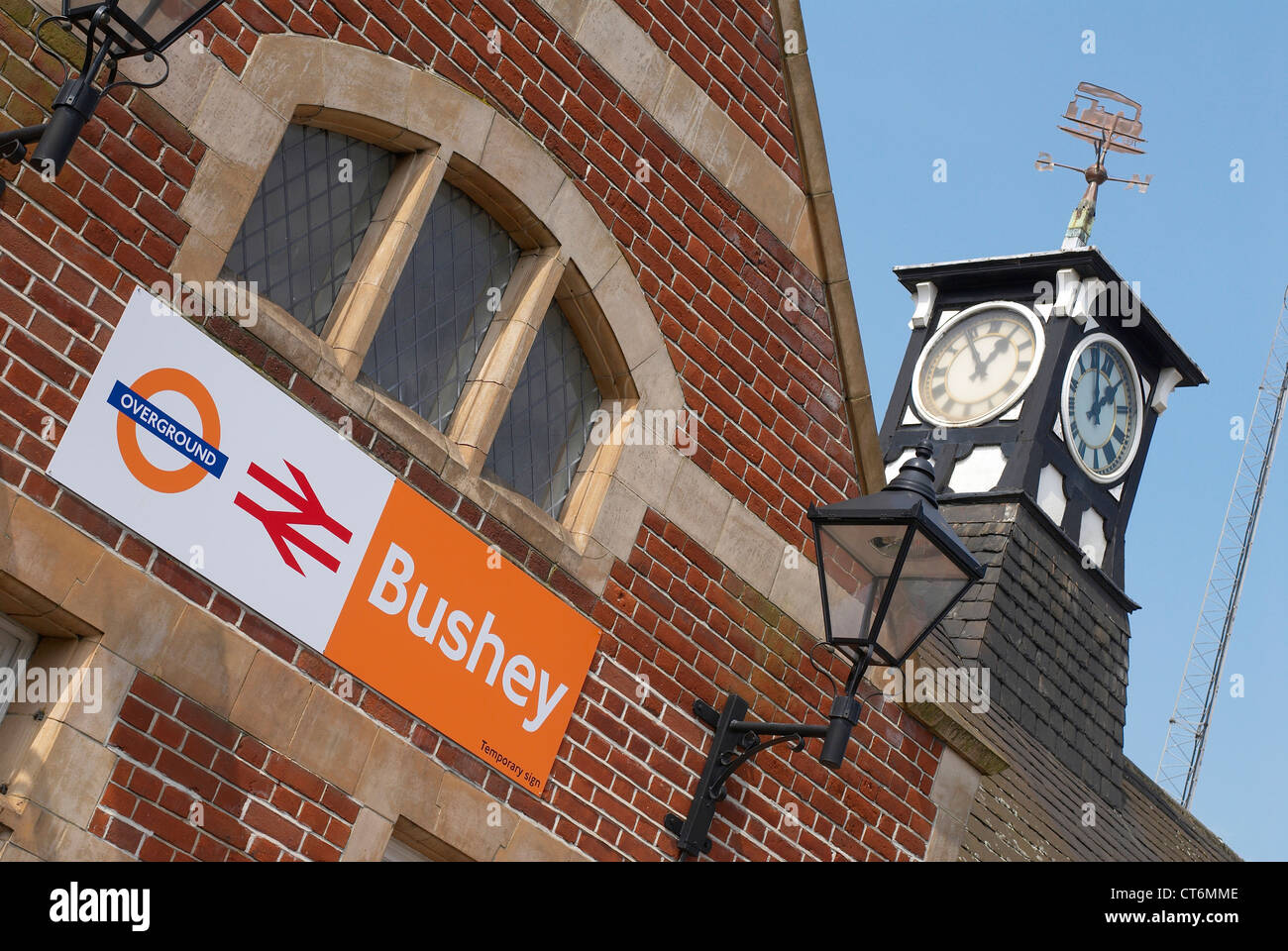 Station sign hi-res stock photography and images - Alamy