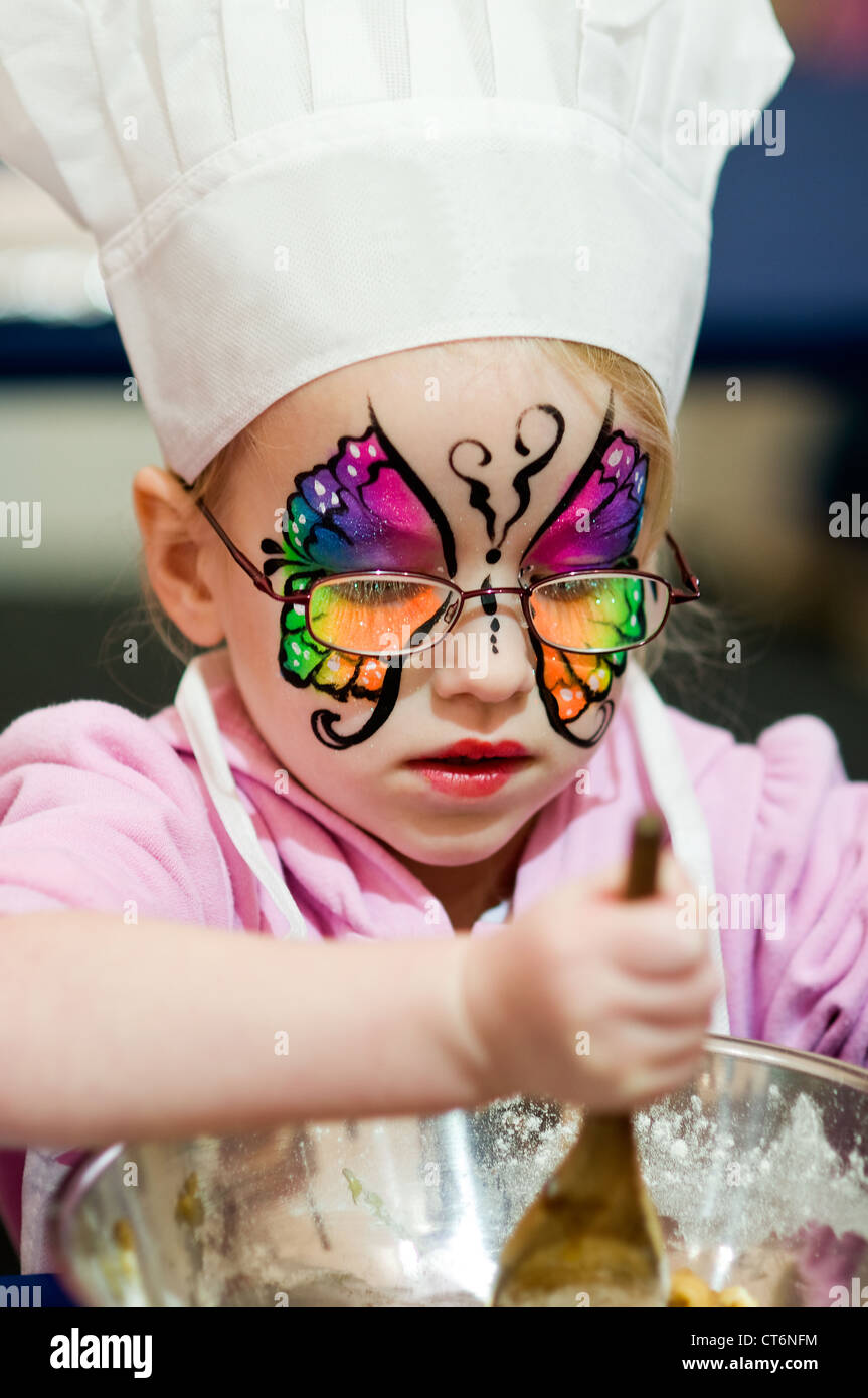 Australian kids cooking hi-res stock photography and images - Alamy