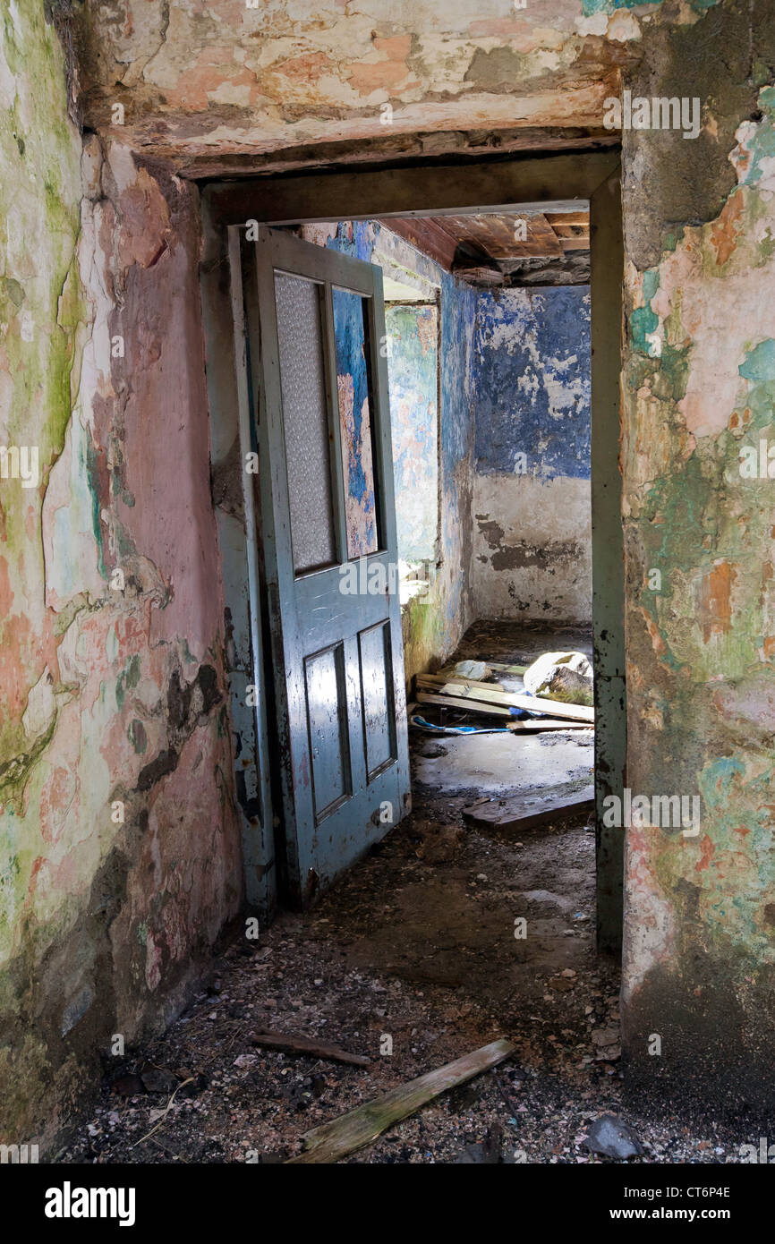 Derelict house interior hi-res stock photography and images - Alamy