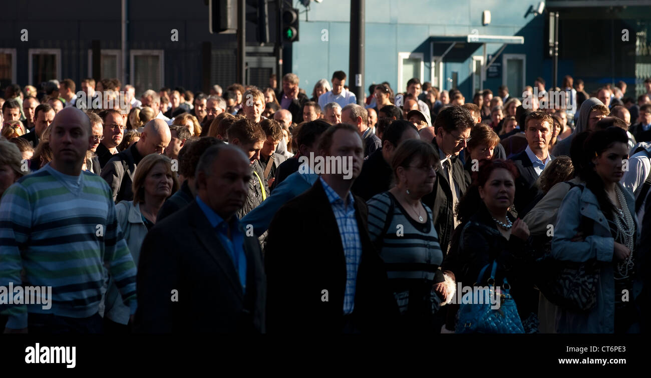 Pedestrians cross busy city street hi-res stock photography and images ...