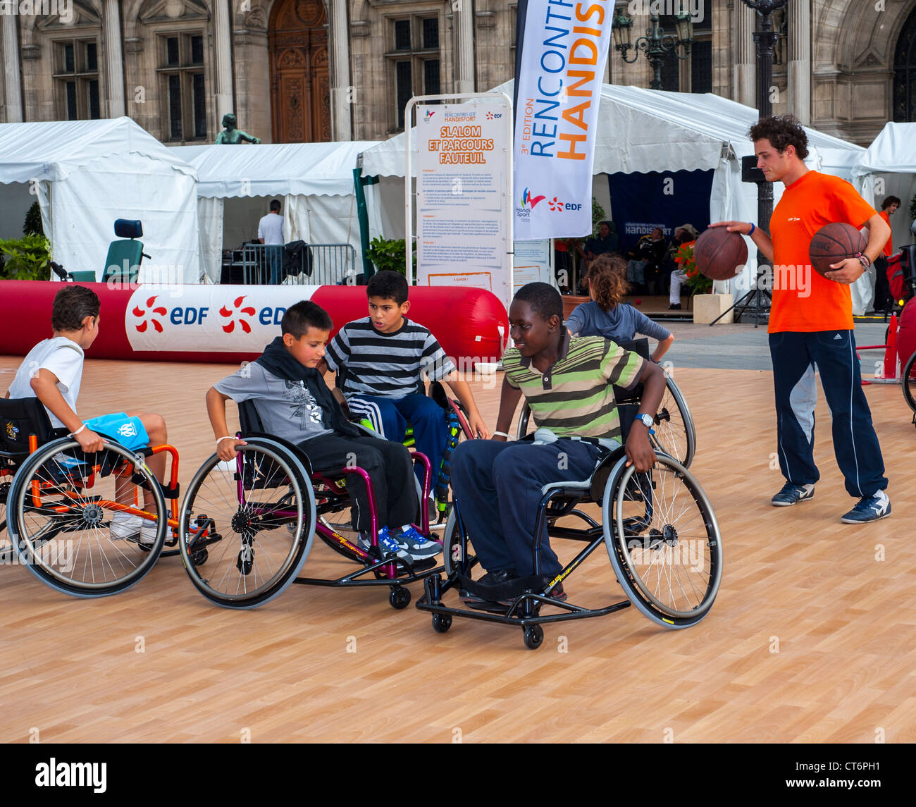 Children in wheelchairs playing outside hi-res stock photography and ...