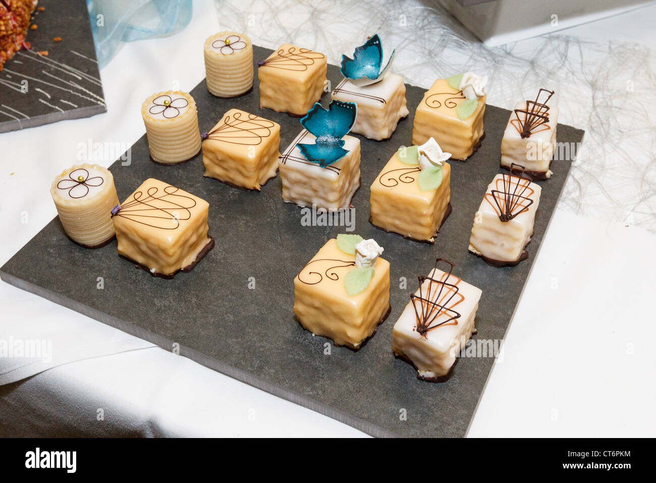cake at buffet Stock Photo - Alamy