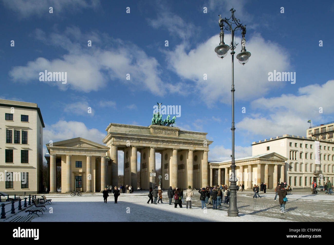 Berlin, snowy Pariser Platz in sunshine Stock Photo - Alamy