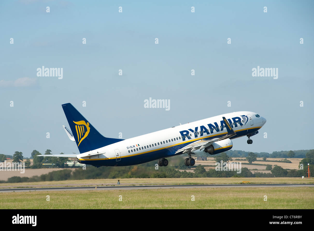Ryanair Boeing 737-8AS taking off at Luton Airport, England Stock Photo ...