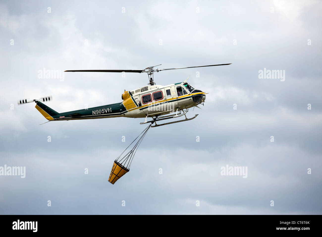 Wildfire helicopter rescue hi-res stock photography and images - Alamy